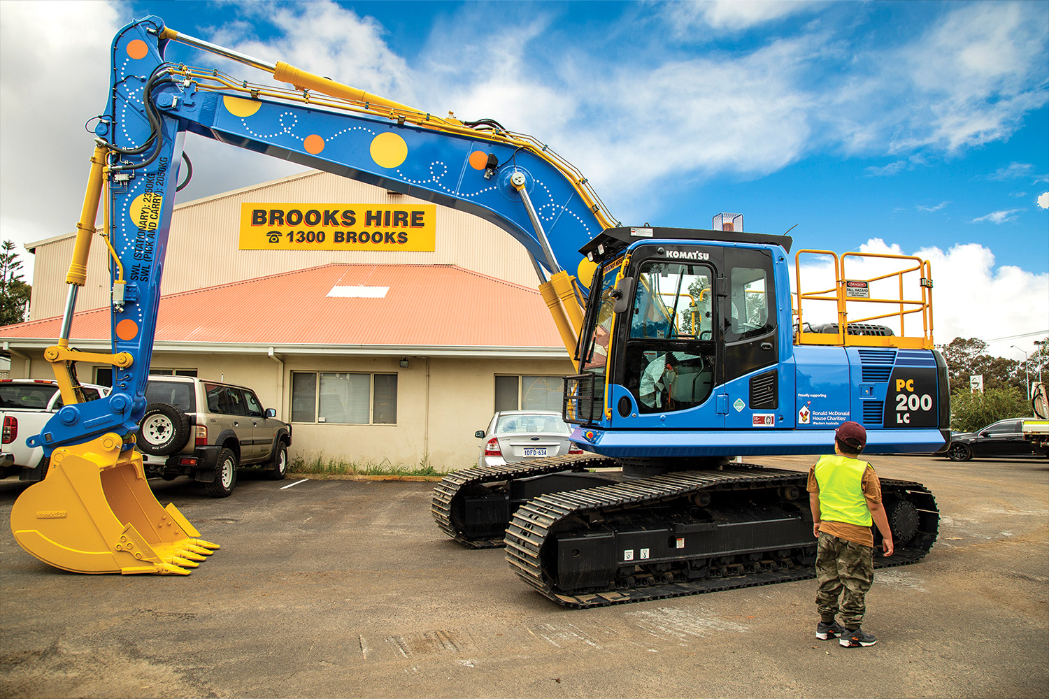THE BIG BLUE DIGGER! | Brooks Hire
